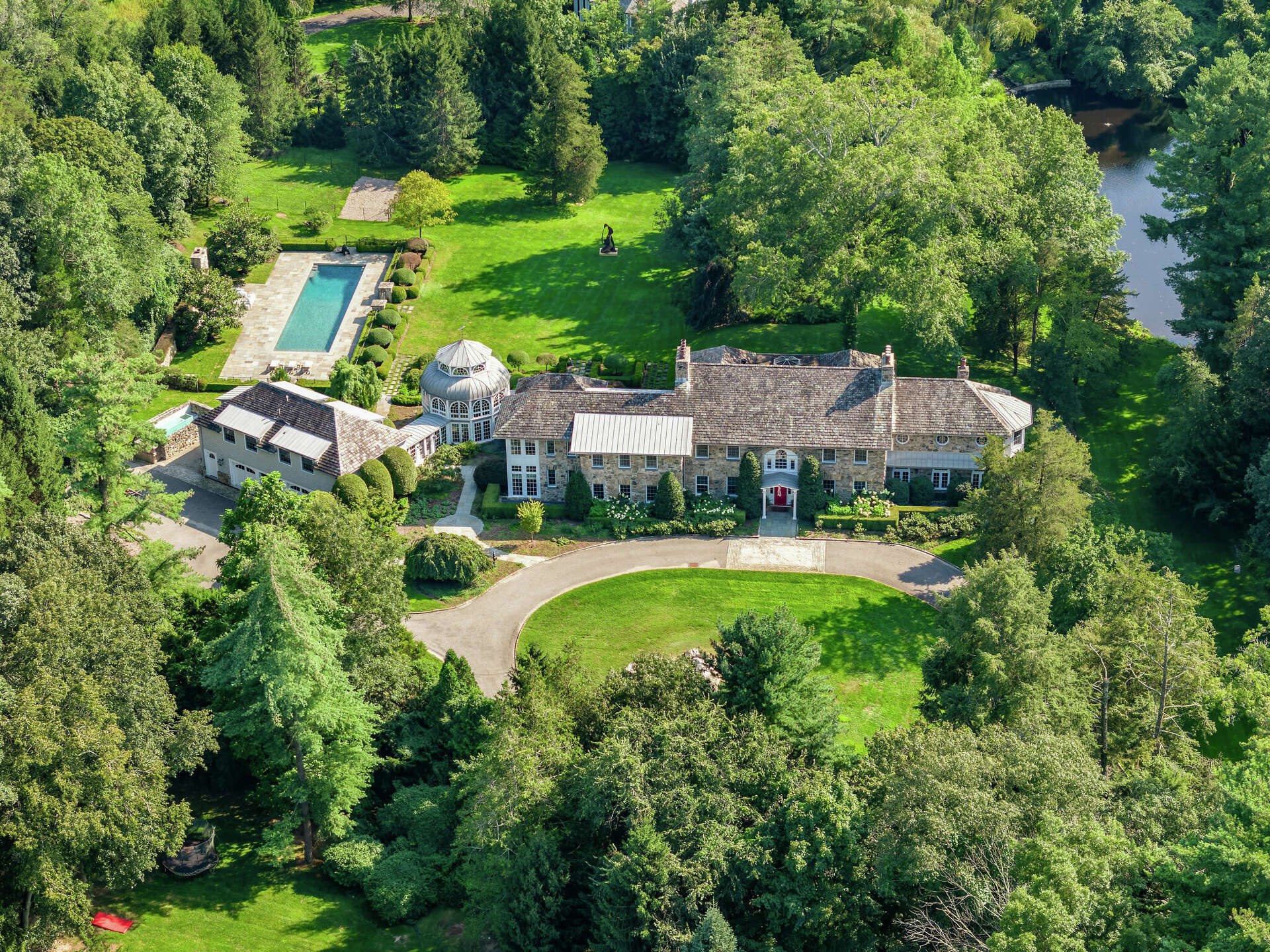 Mary Tyler Moore's former Connecticut home sells for $16.9 million