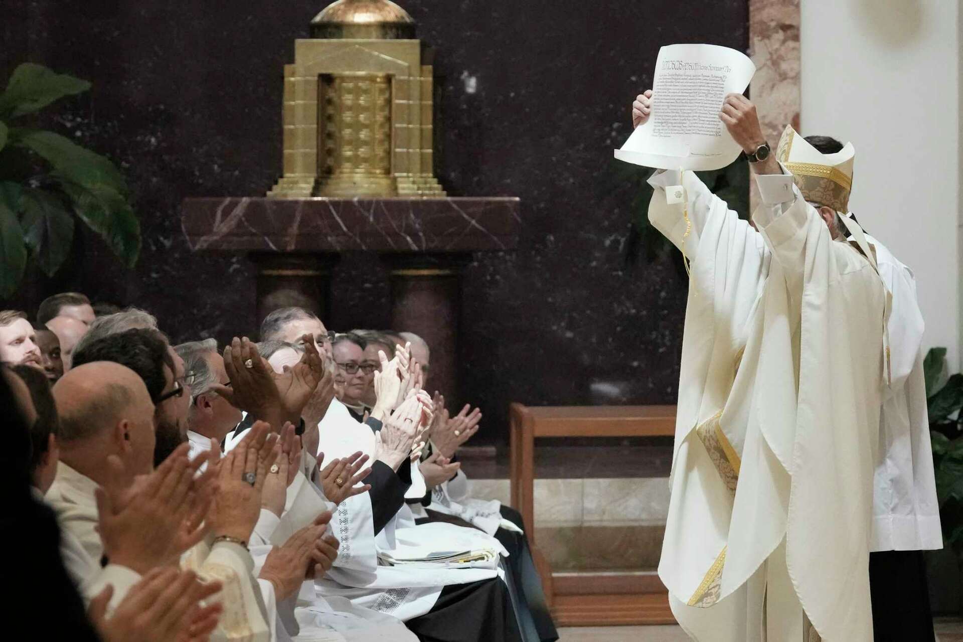 Joe S. Vásquez becomes archbishop of Galveston-Houston archdiocese