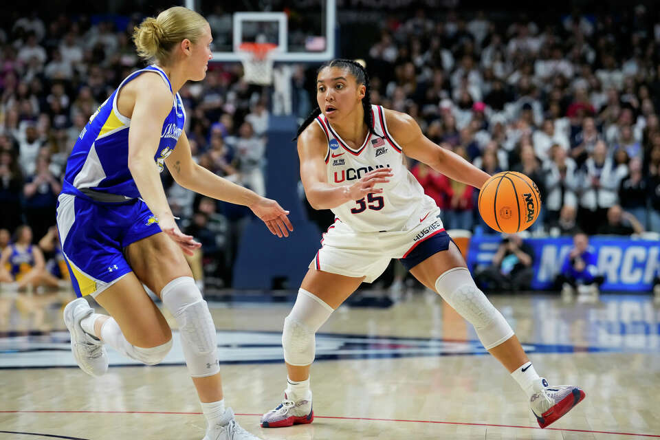 UConn women's basketball's Paige Bueckers No. 1 in WNBA mock draft