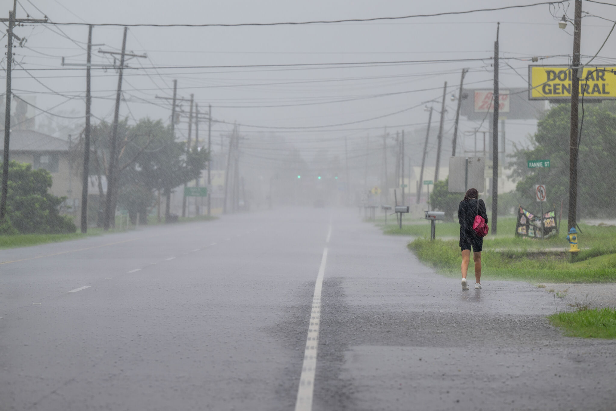 Southeast Texas faces flood threat as heavy rain moves in