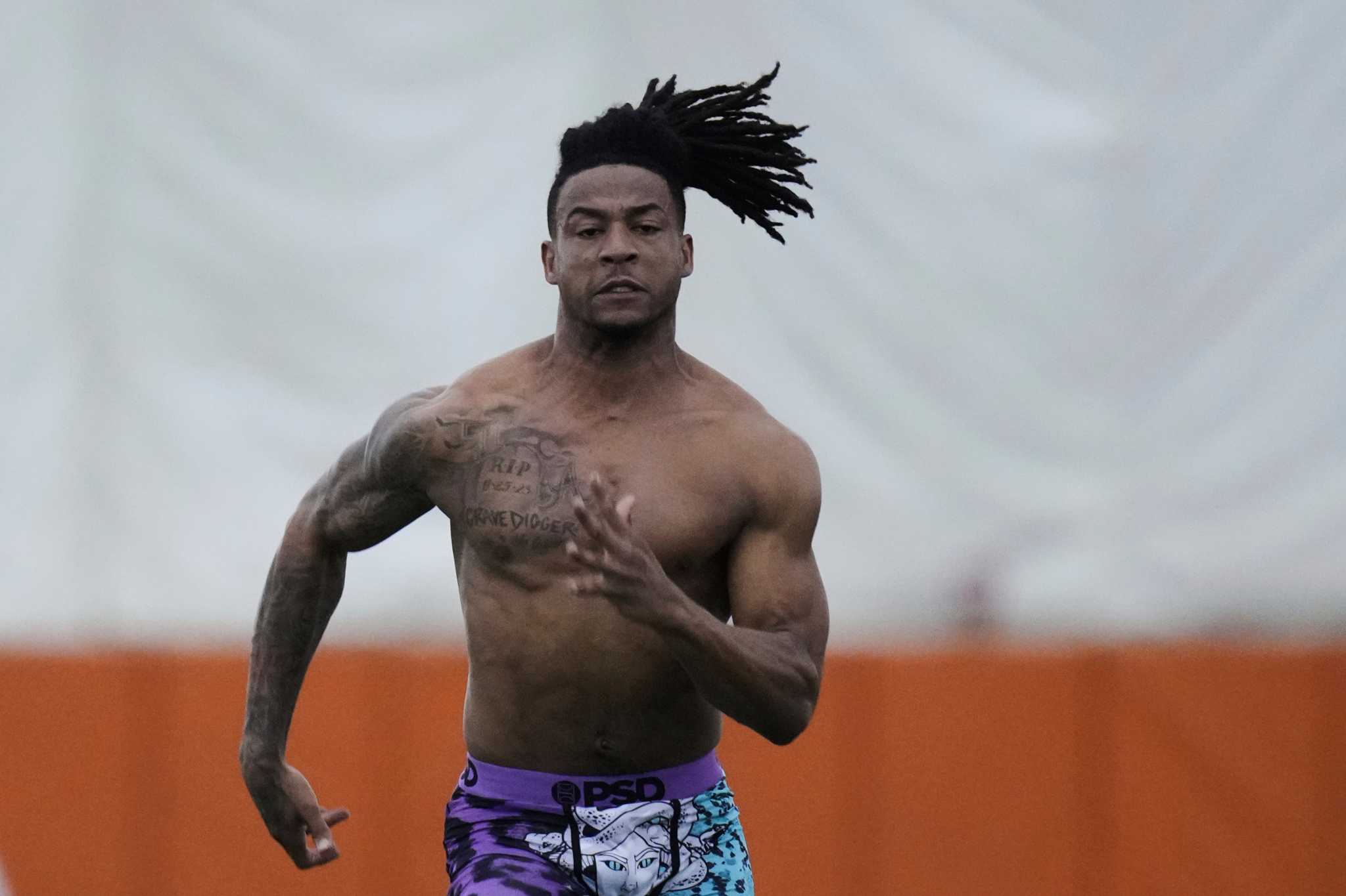 Like Shedeur Sanders, Texas' Isaiah Bond victim of draft prank call