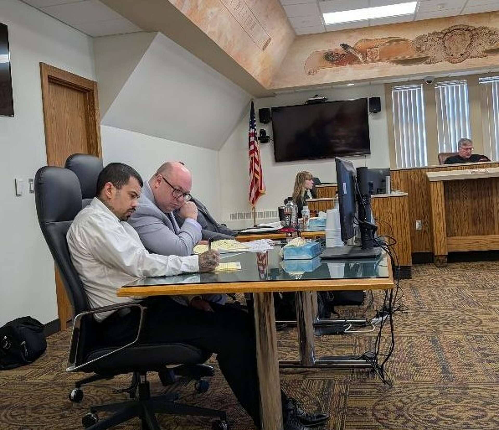 Fiancé on trial for shooting woman at Olive Garden, she defends him