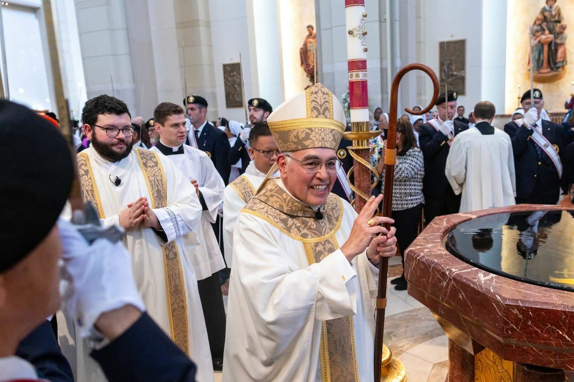New archbishop installed in Archdiocese of Houston-Galveston
