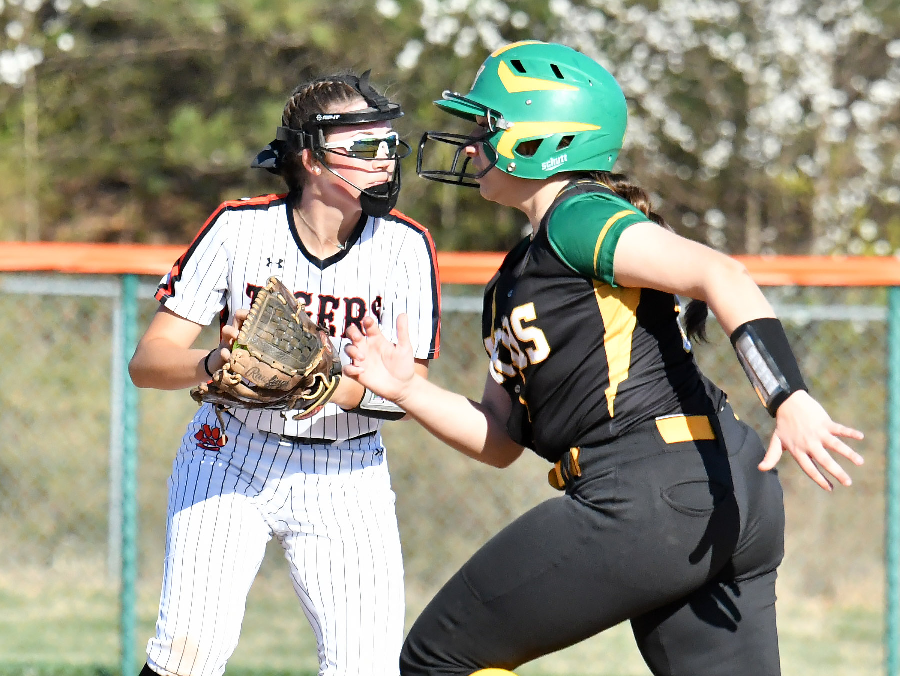 Edwardsville hosts Piasa Southwestern in IHSA softball
