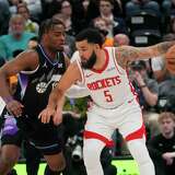 After being at death's door, Houston basketball legend Dwight Jones ...