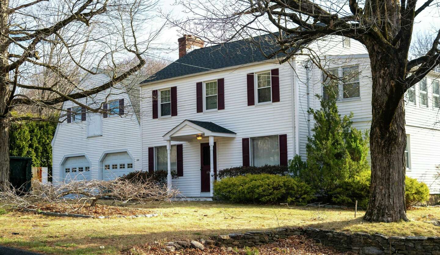 Wolcott man killed after shooting family found still holding gun: Cops