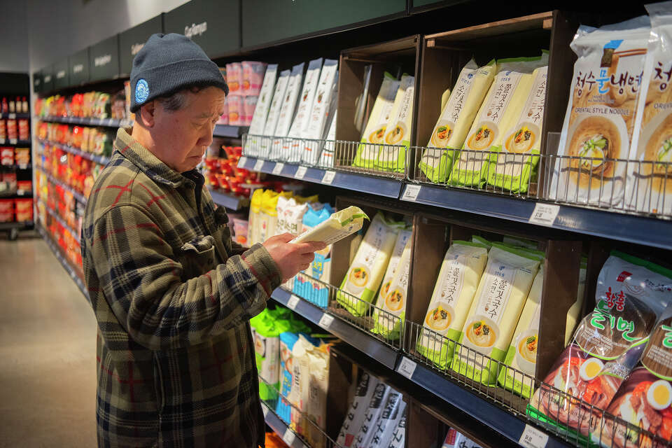 Massive Bay Area grocery complex opens to line out the door