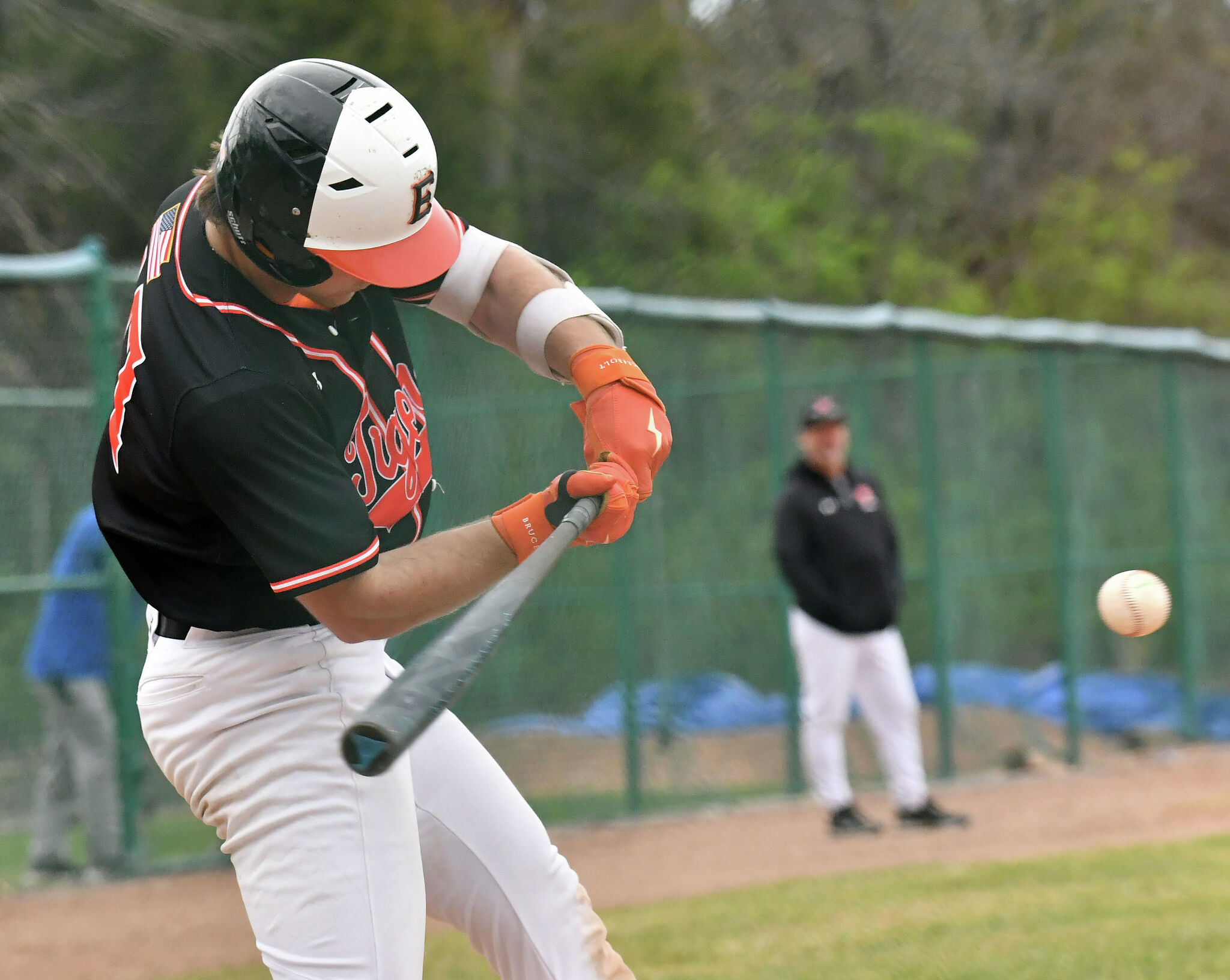 Edwardsville baseball drops final game in North Carolina