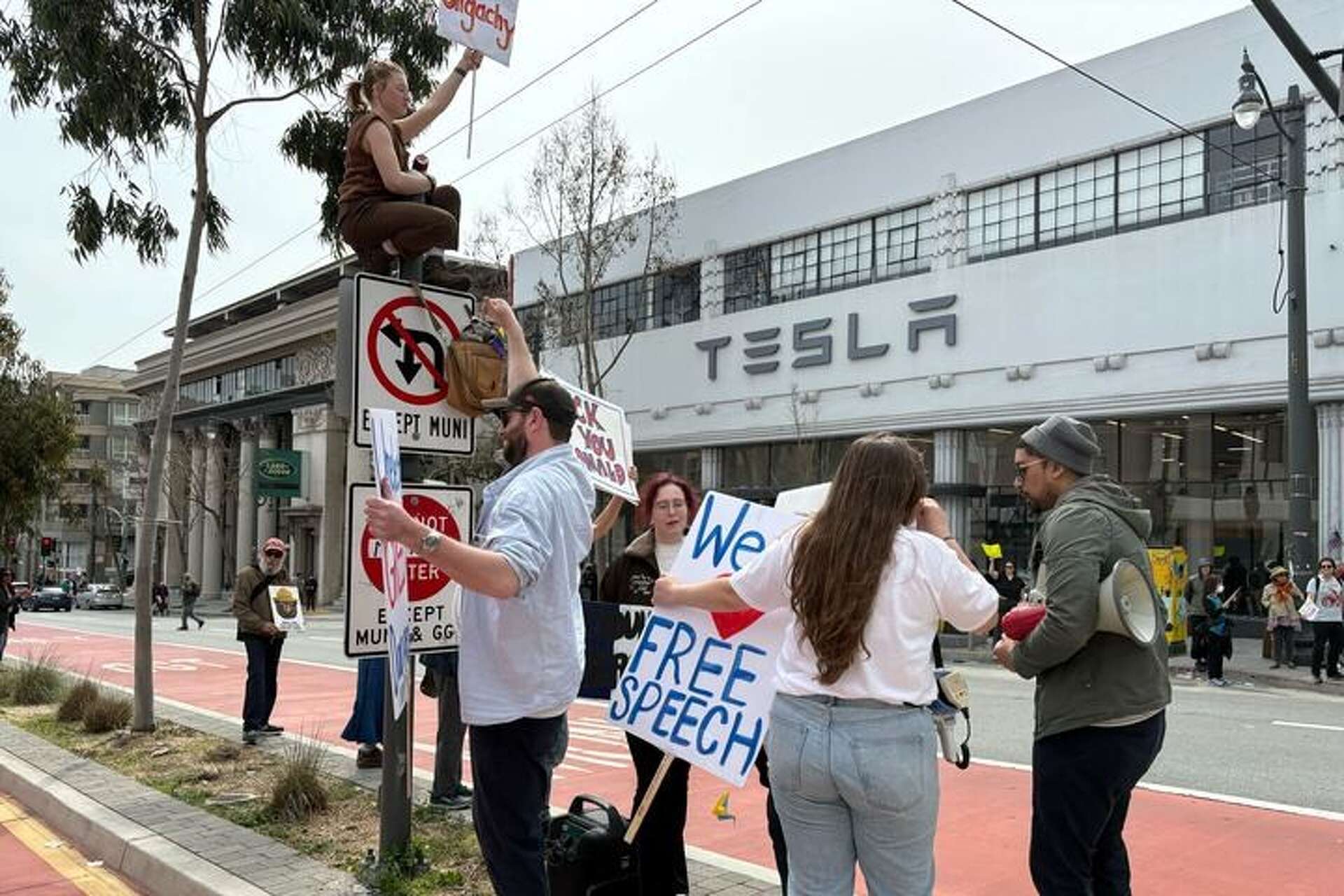 Hundreds protest Musk at SF Tesla dealership on global day of action