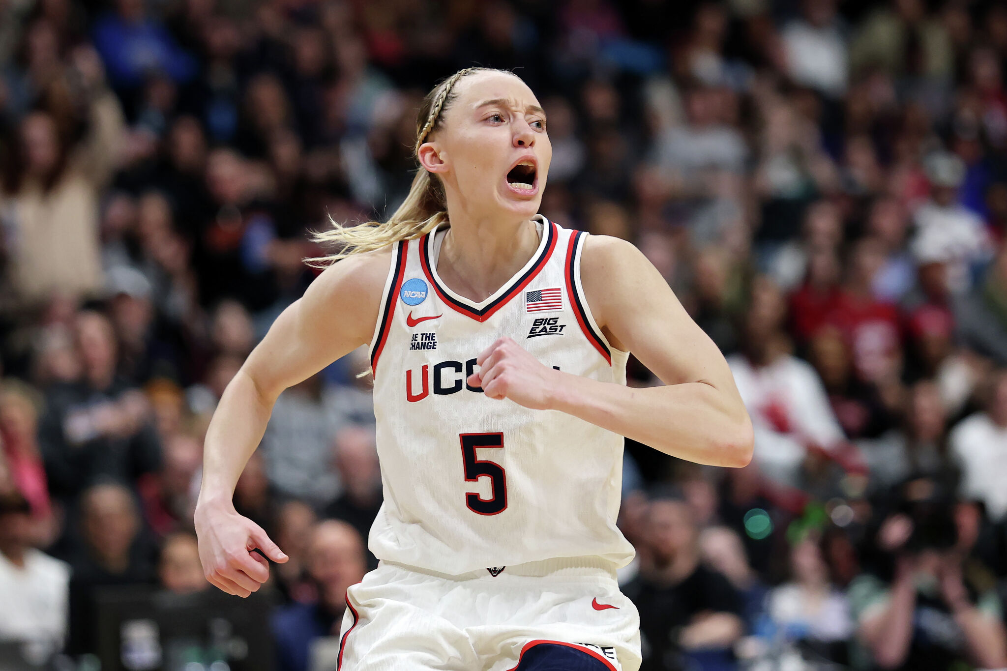 'Paige was spectacular': Bueckers drops 40 in UConn win over Oklahoma