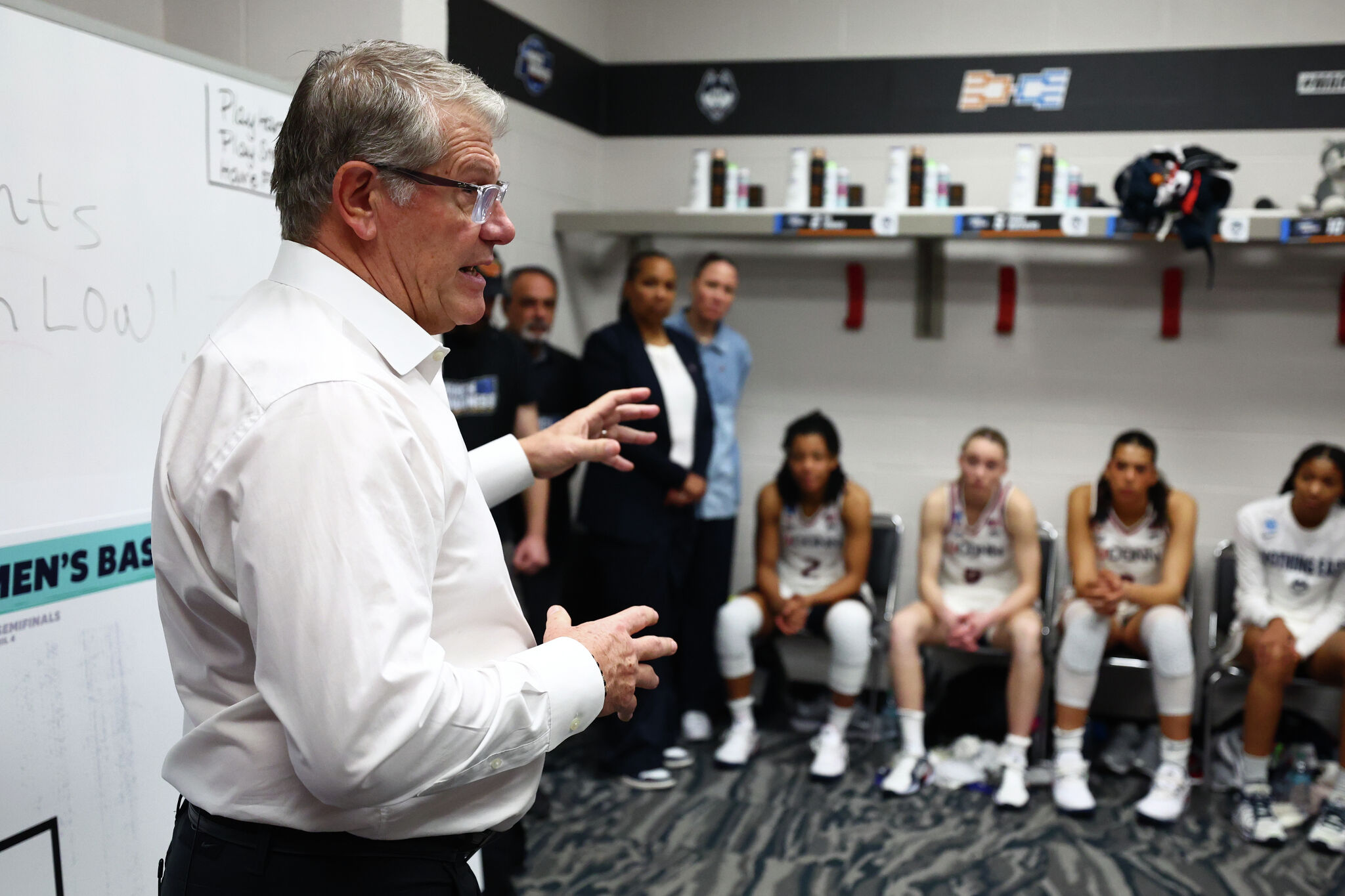 UConn's Geno Auriemma, Chris Dailey explain their coaching philosophy