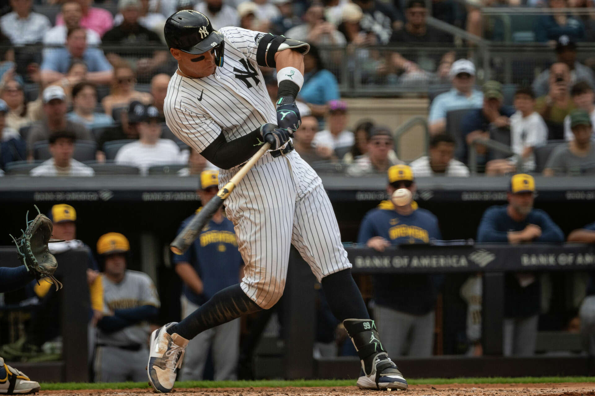Yankees use new 'torpedo' bats and blast nine homers. Are they legal?