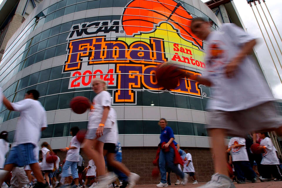 Final Four lookback: UConn clinched championship 20 years apart