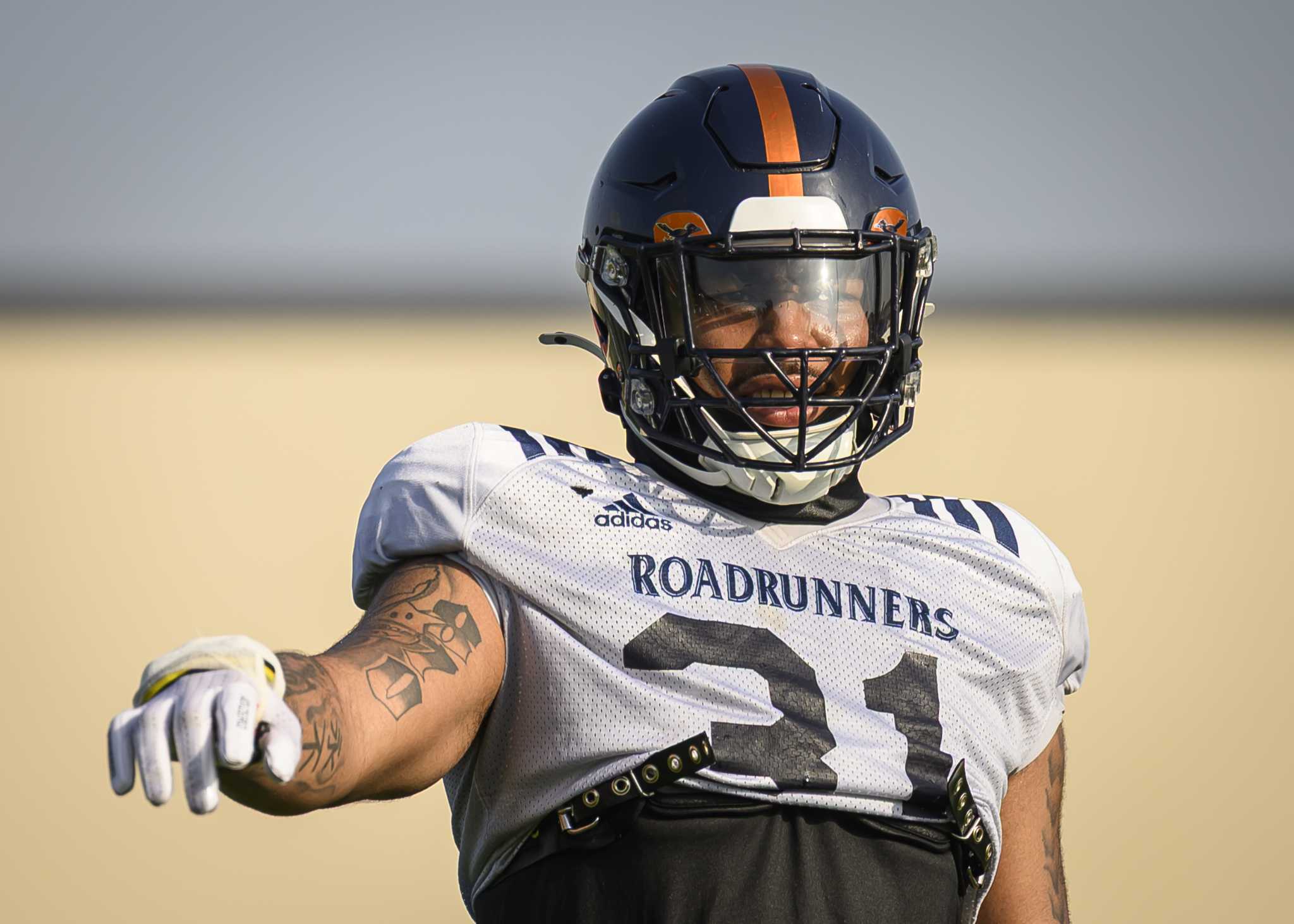 UTSA's Vic Shaw aiming to fill big shoes as top pass rusher