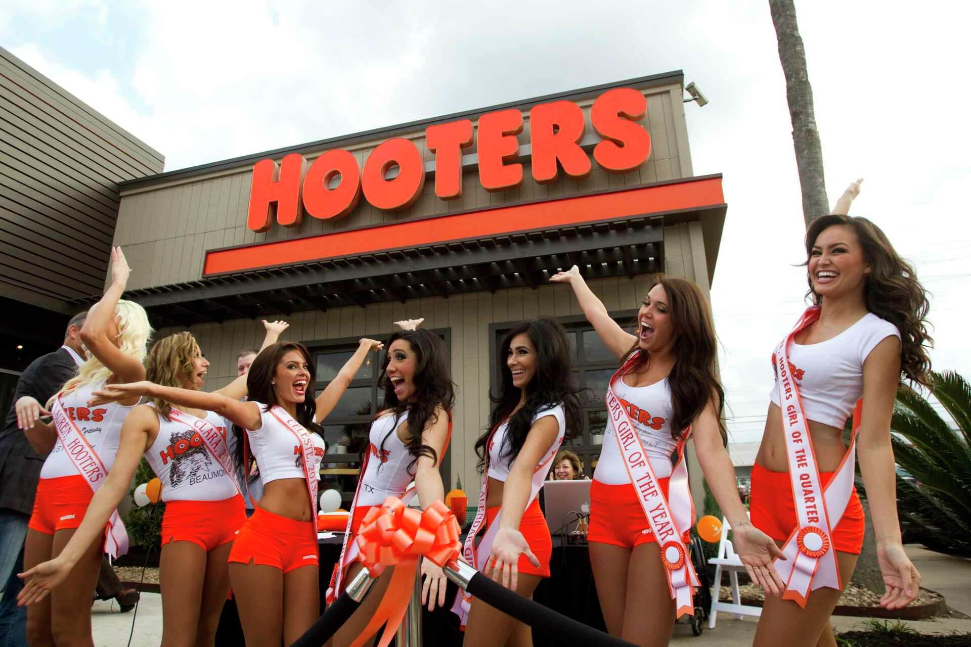 Hooters plans family-friendly rebrand amid Chapter 11 bankruptcy