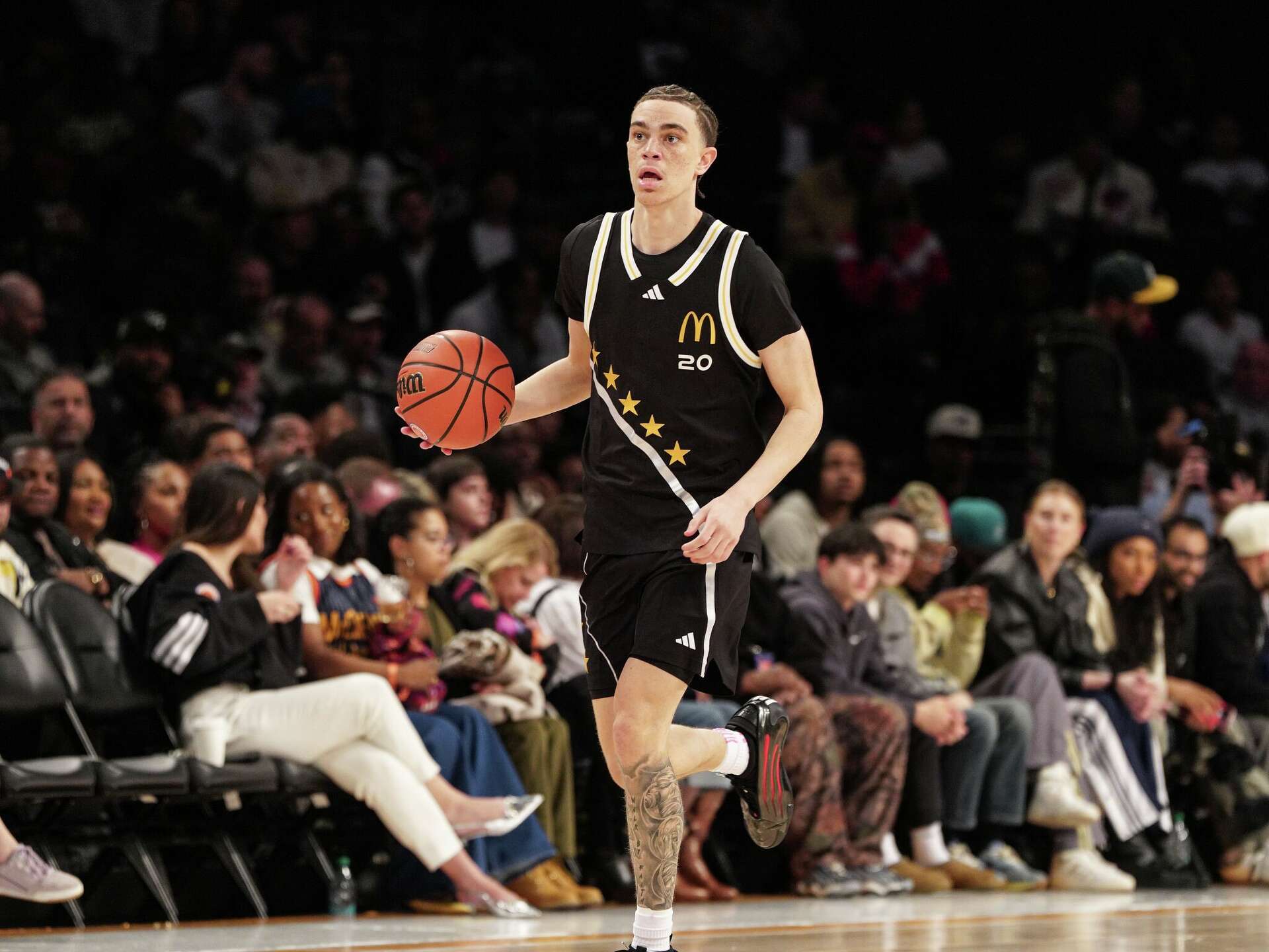 Adams to de-commit from UConn