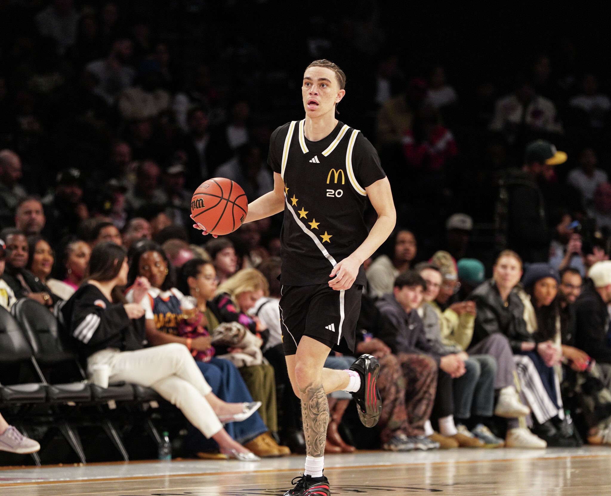 Adams to de-commit from UConn