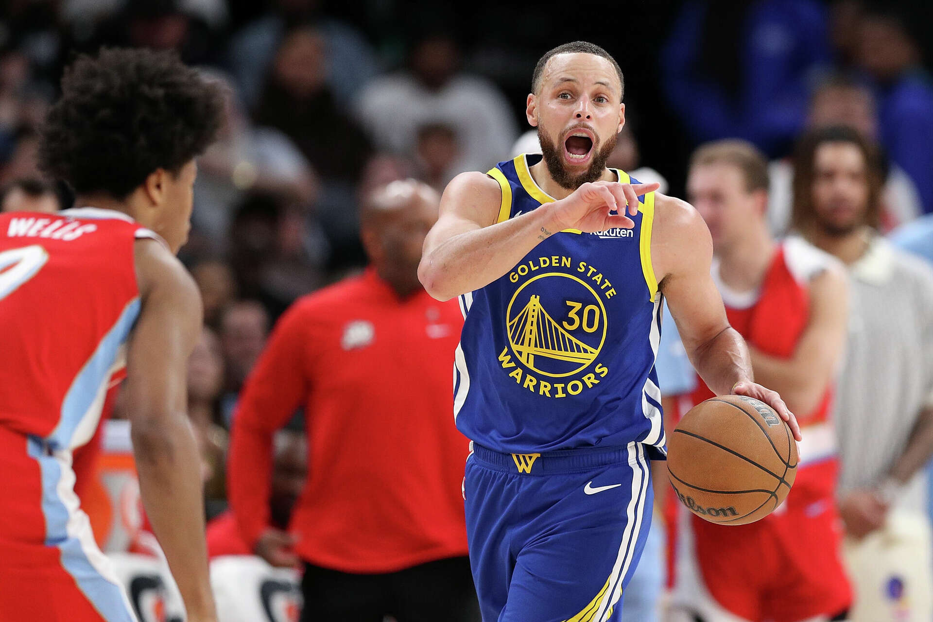 Warriors' Steph Curry scored 52 points in 'custom-made' butt gear