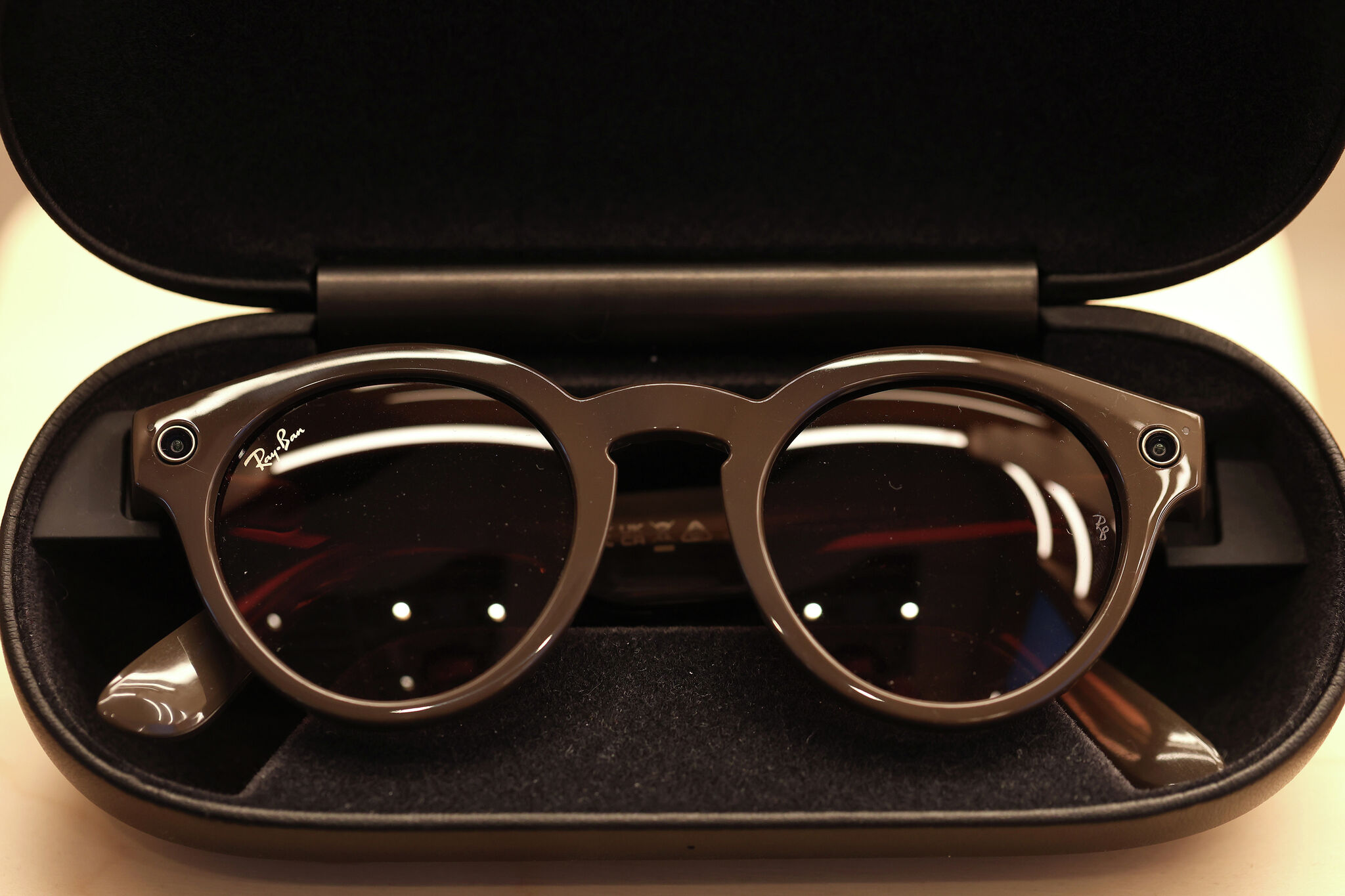 How Meta’s upcoming $1,000+ smart glasses with a screen will work