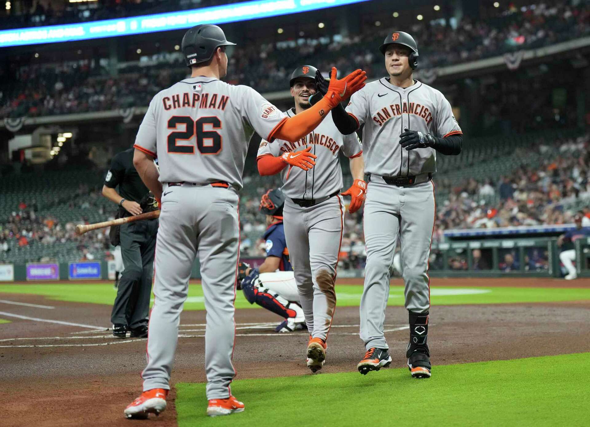Giants finish season-opening six-game trip with a sweep of Houston