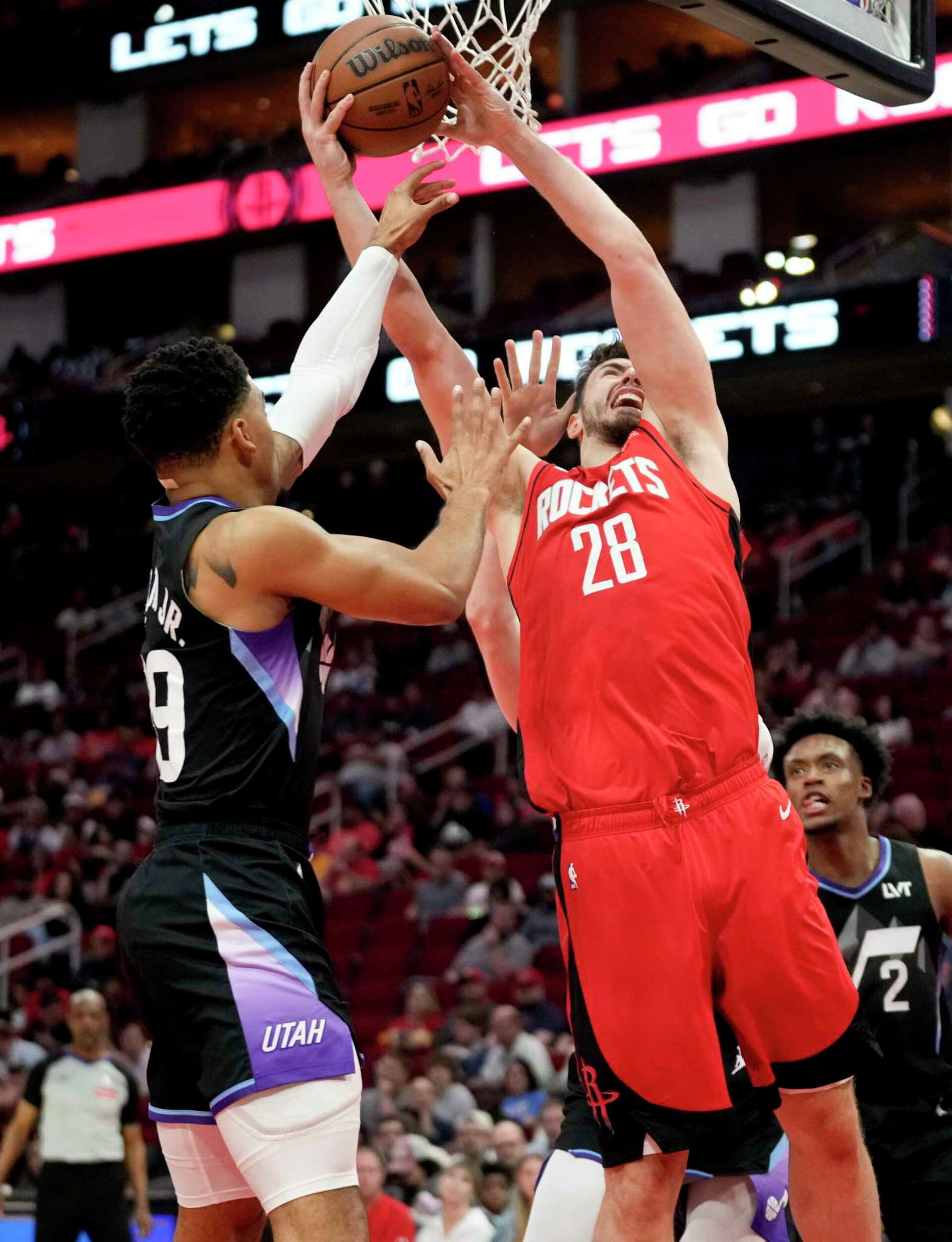 Houston Rockets clinch playoff spot, division title with rout of Jazz