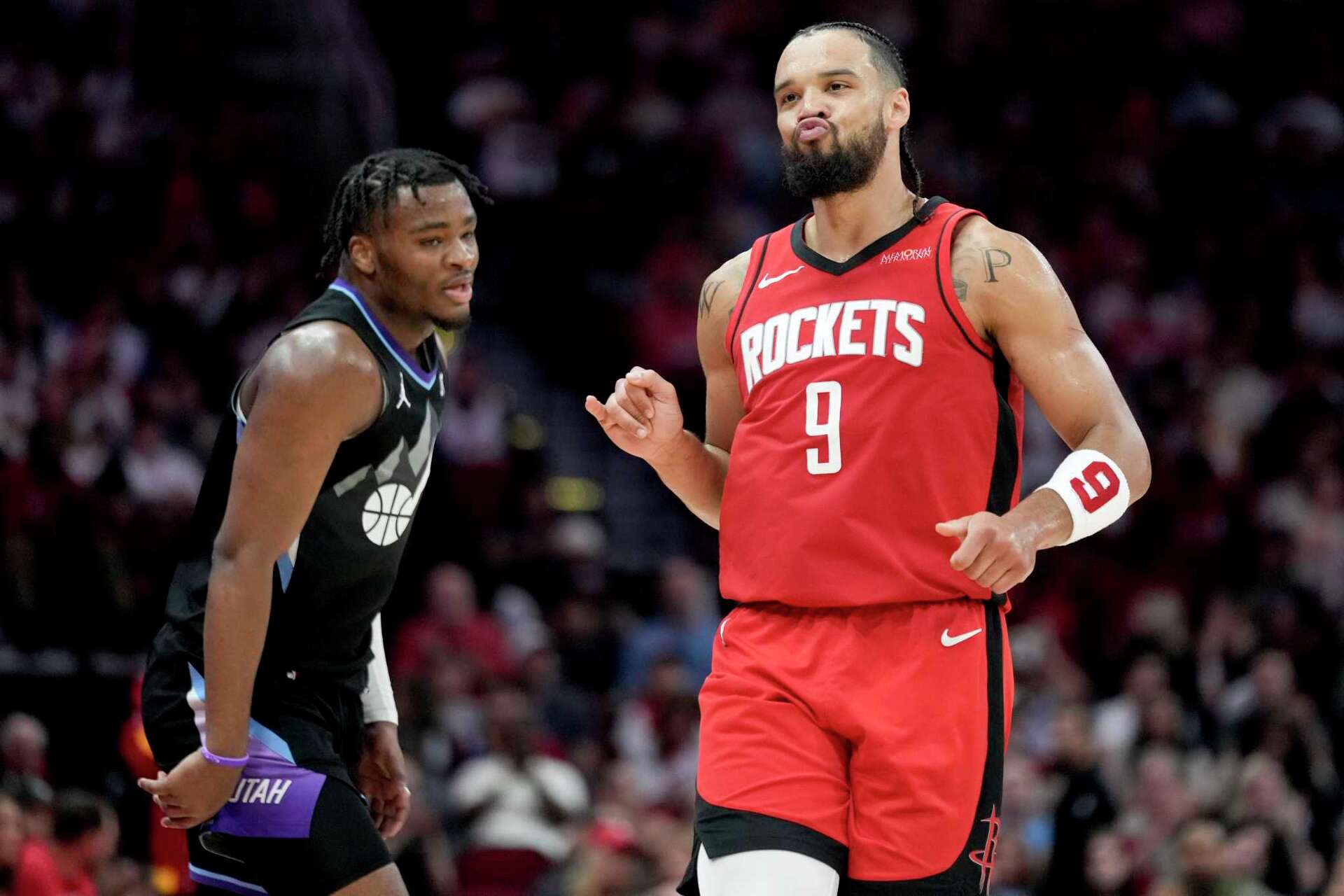 Houston Rockets clinch playoff spot, division title with rout of Jazz