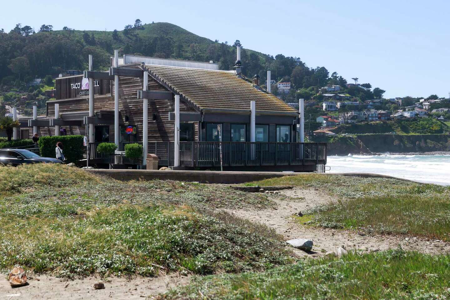 Pacifica’s famous beachside Taco Bell reopens after remodel