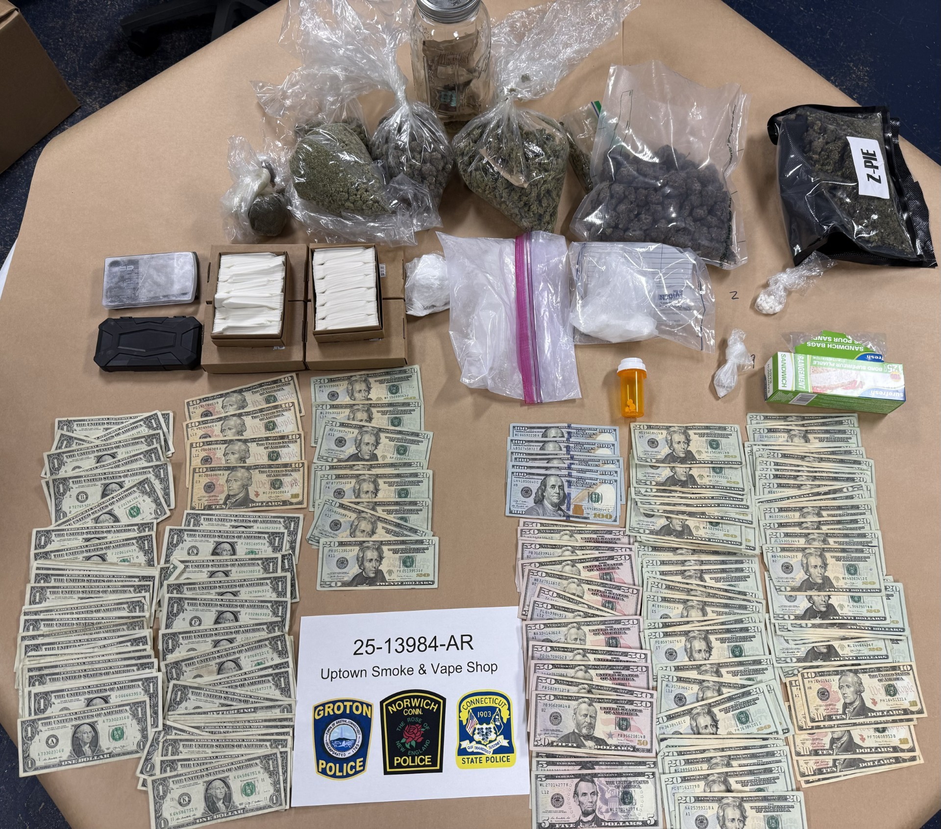 Fentanyl, cocaine recovered during search at Norwich smoke shop: Cops