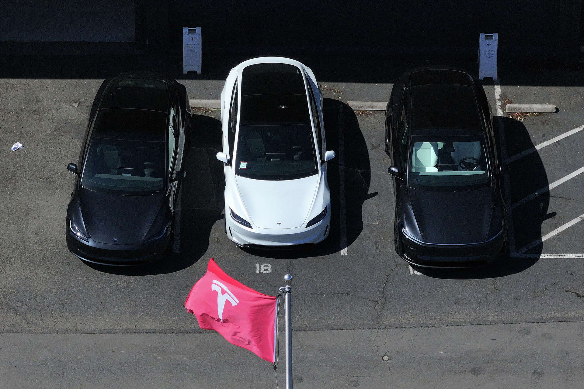 Man charged with setting fire at Colorado Tesla dealership