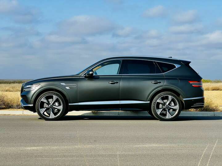 Genesis GV80 mid-size luxury SUV for 2025 review