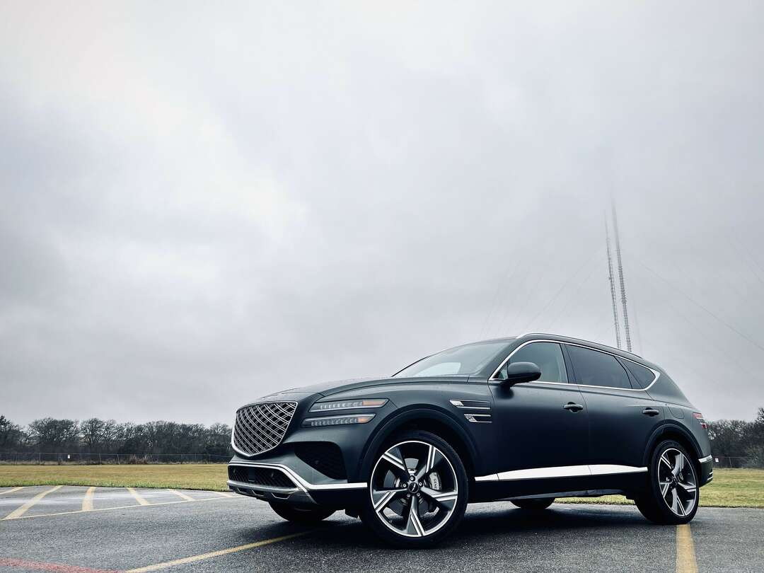Genesis GV80 mid-size luxury SUV for 2025 review