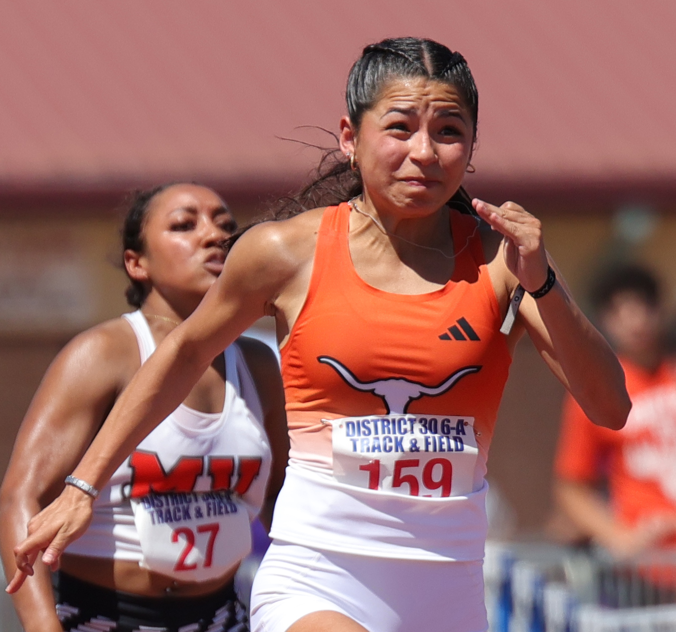 Raine Perez moves back to Laredo, has United relays zooming to gold