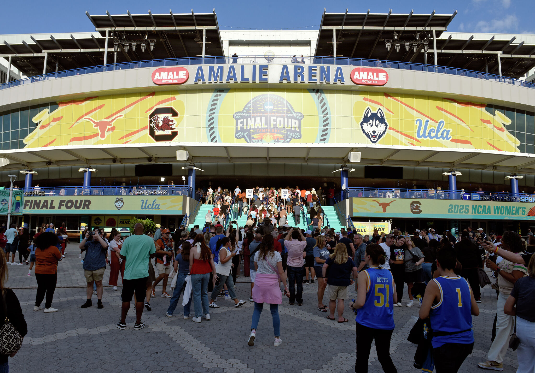 In Photos: UConn women vs. UCLA at the Final Four
