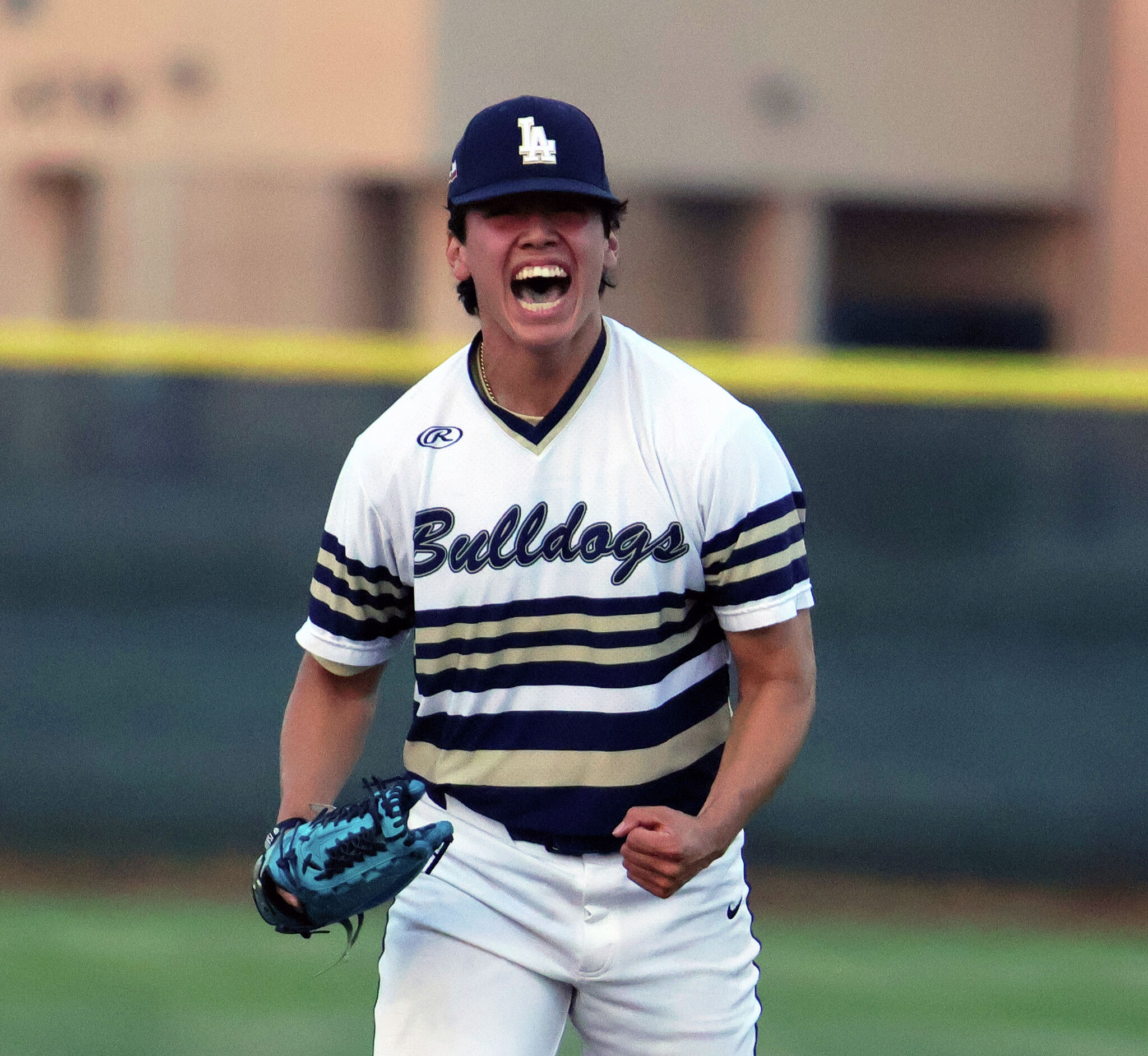 Alexander's De Leon gets back to 'being Andrew again'