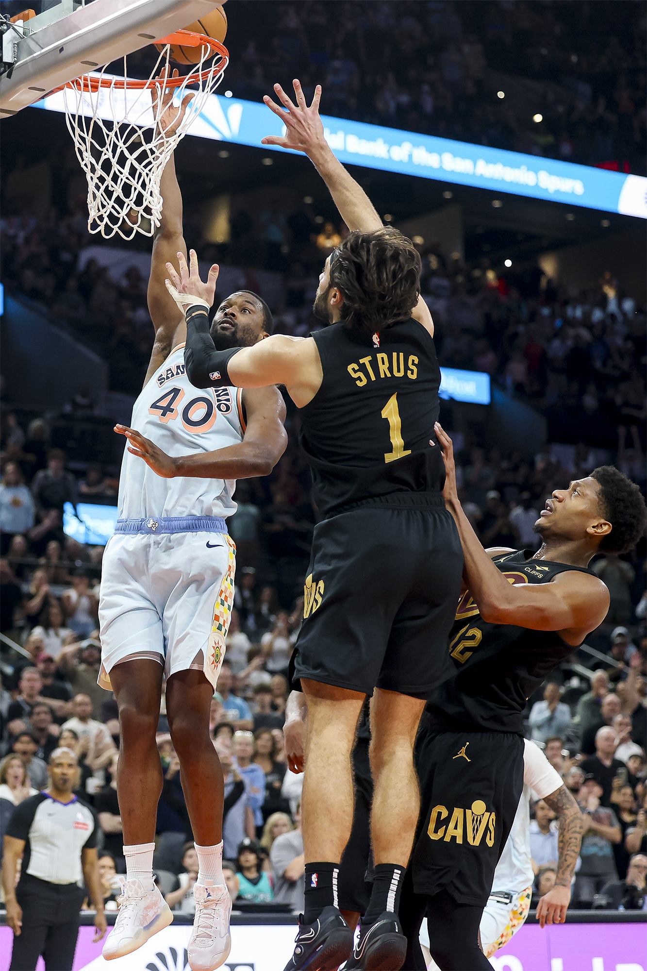 3 takeaways as Spurs' comeback spoiled in loss to Cavs