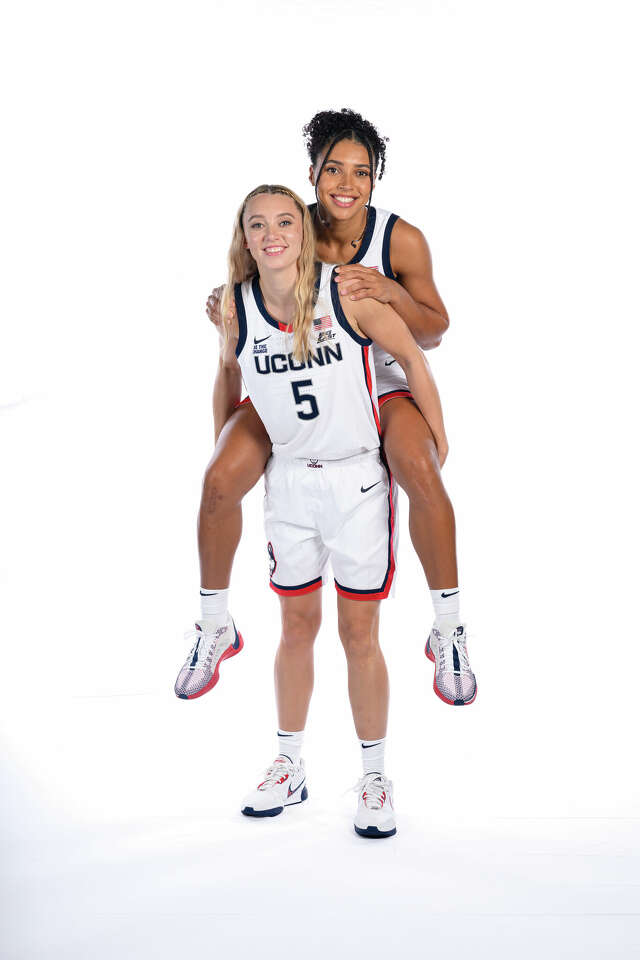 Best friends Paige Bueckers, Azzi Fudd have one last game together