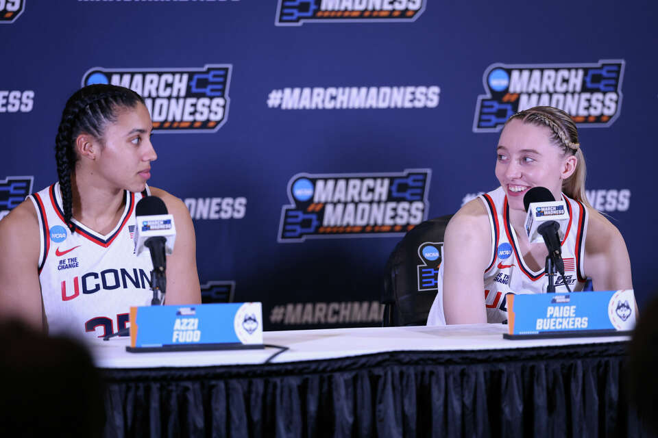 Best friends Paige Bueckers, Azzi Fudd have one last game together