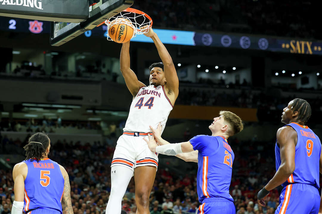 Clayton scores 34, lifts Florida to Final Four win over Auburn