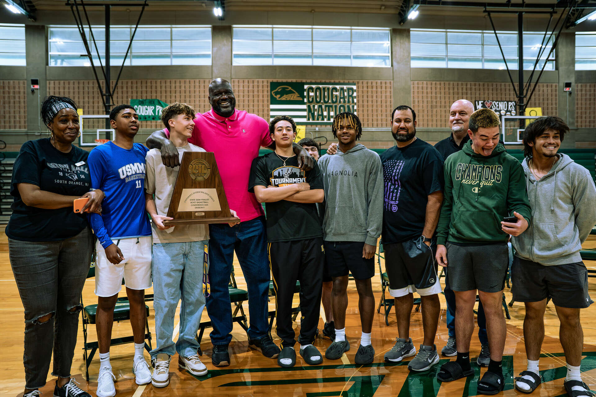 Shaq visits Cole High School in San Antonio during Final Four