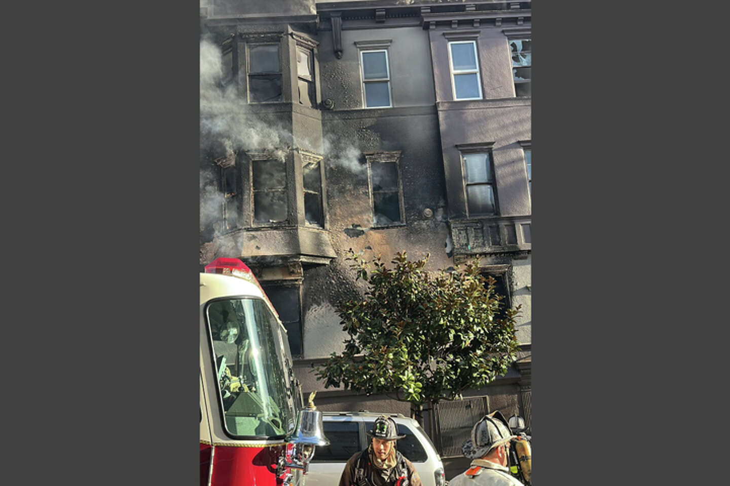More than 100 SF firefighters battle huge Nob Hill blaze