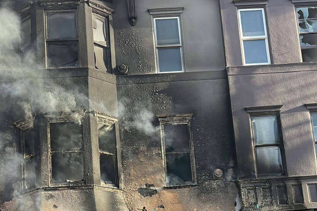 More than 100 SF firefighters battle huge Nob Hill blaze