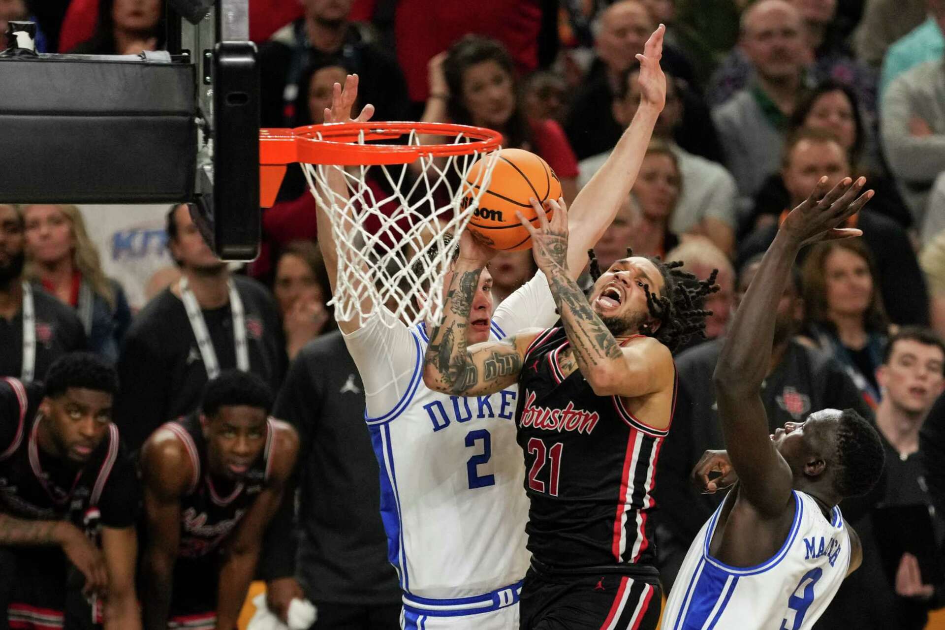 Houston beats Duke with comeback for ages in Final Four