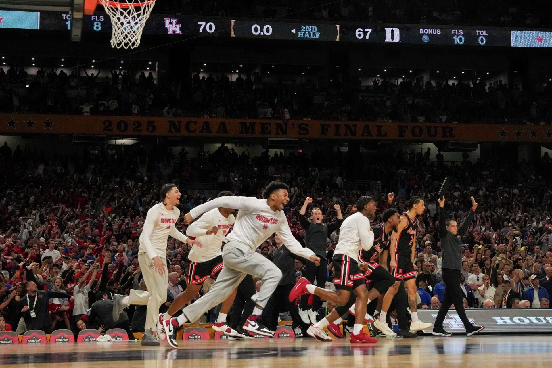March Madness: Houston stuns Duke in Final Four, will face Florida