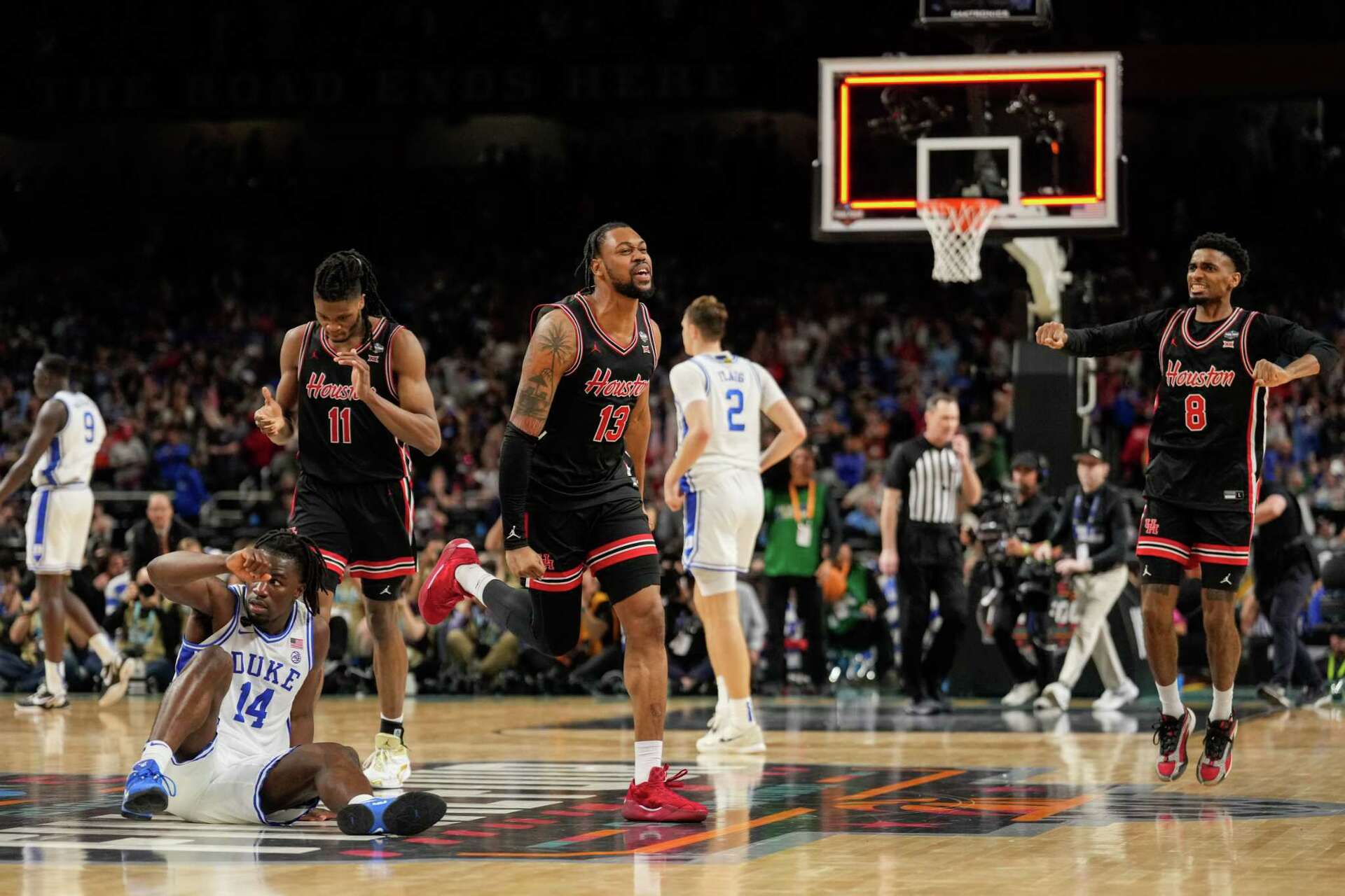 Houston beats Duke with comeback for ages in Final Four