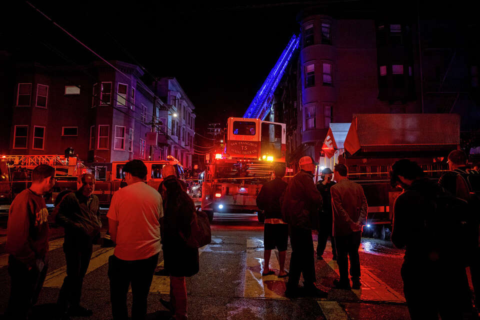 More than 100 SF firefighters battle huge Nob Hill blaze