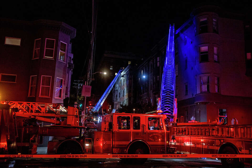 More than 100 SF firefighters battle huge Nob Hill blaze
