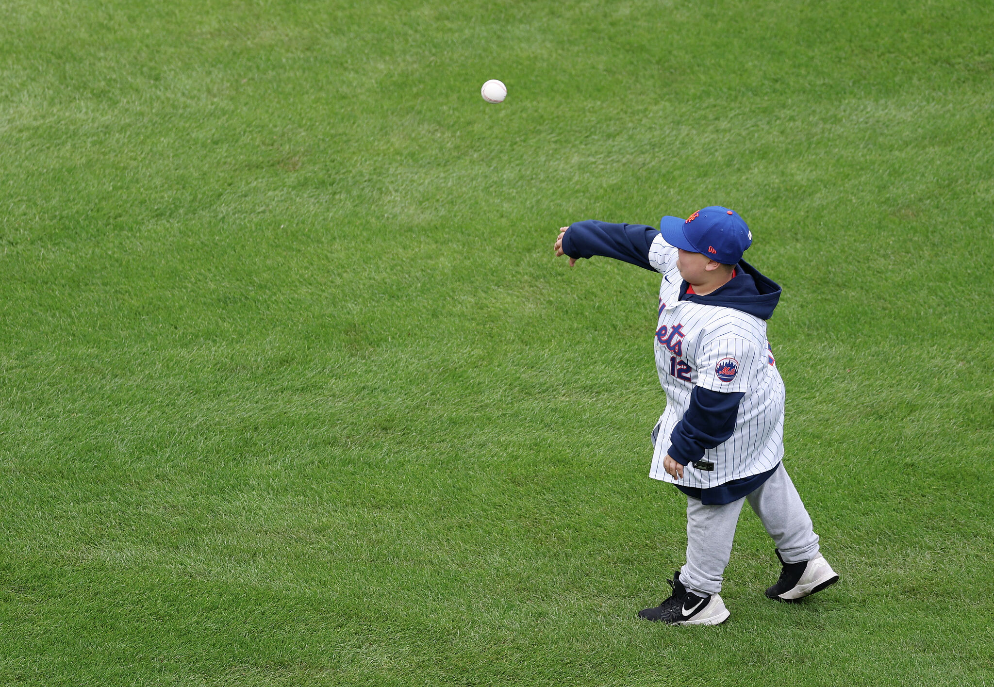 'The Rizzler' throws first pitch at Citi Field ahead of Mets game