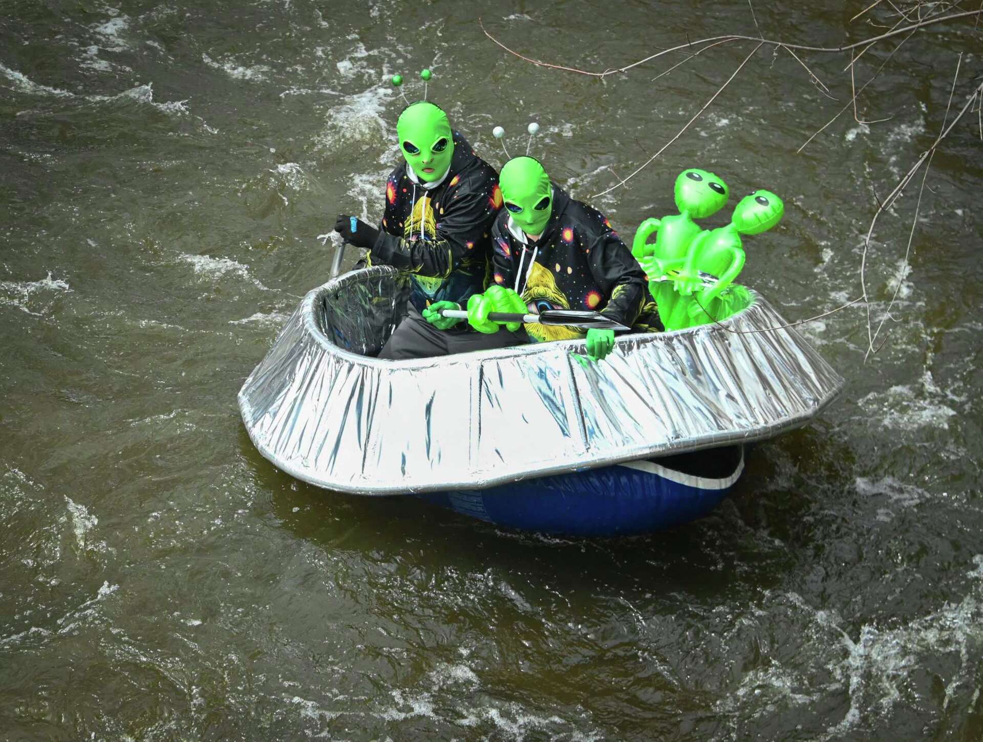 Photos: Alien! Bubbles! Take a gander at Anything That Floats contest