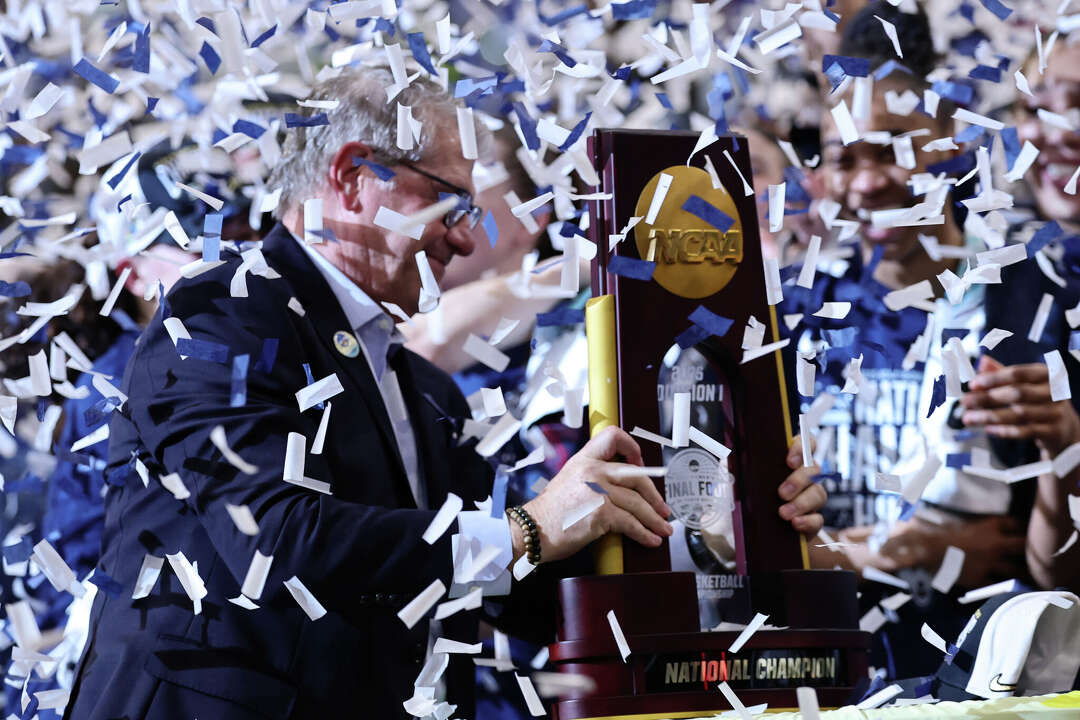 Geno Auriemma shows no signs of leaving UConn women's basketball