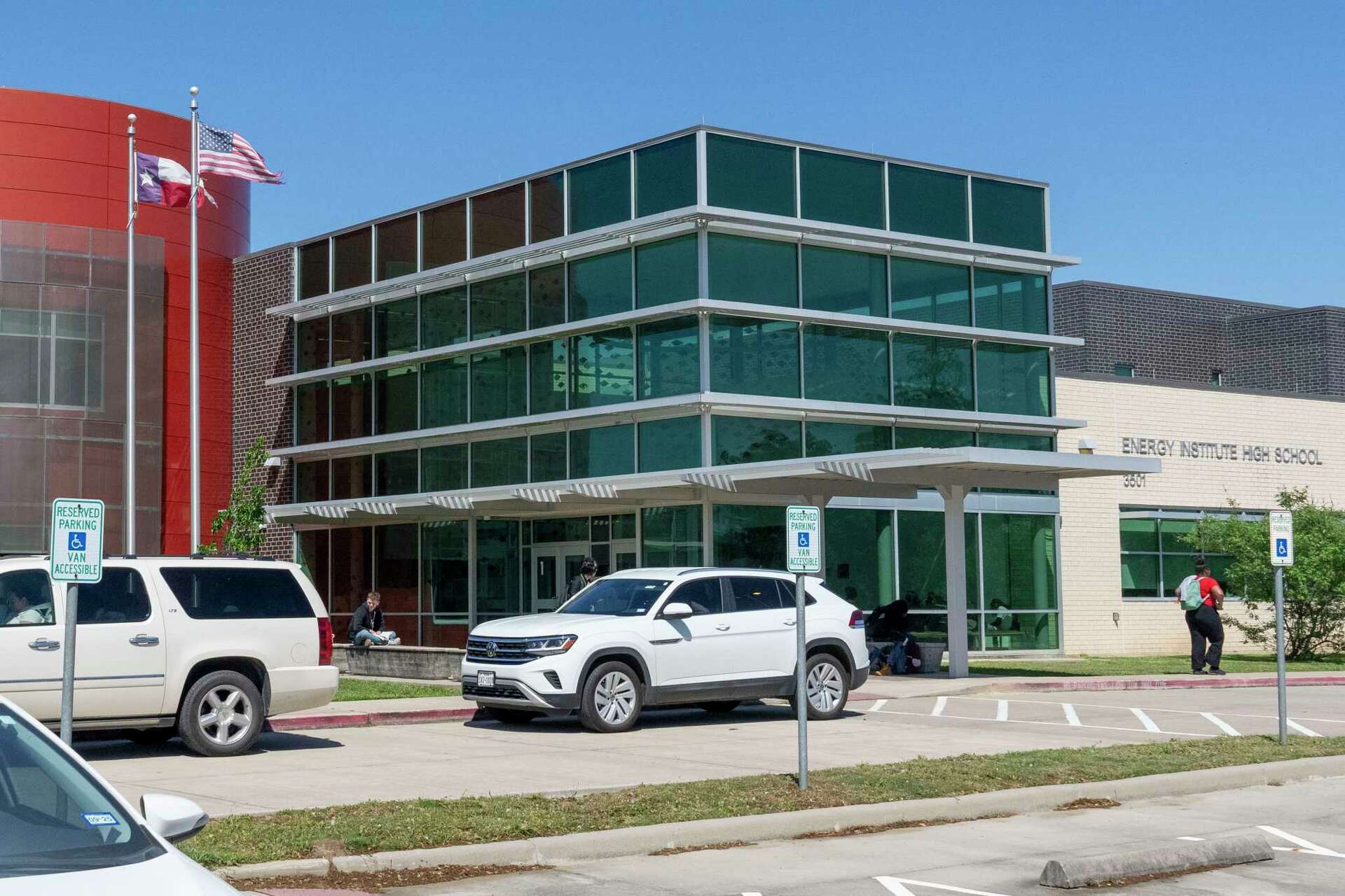 Houston advising program guides low-income students to top colleges